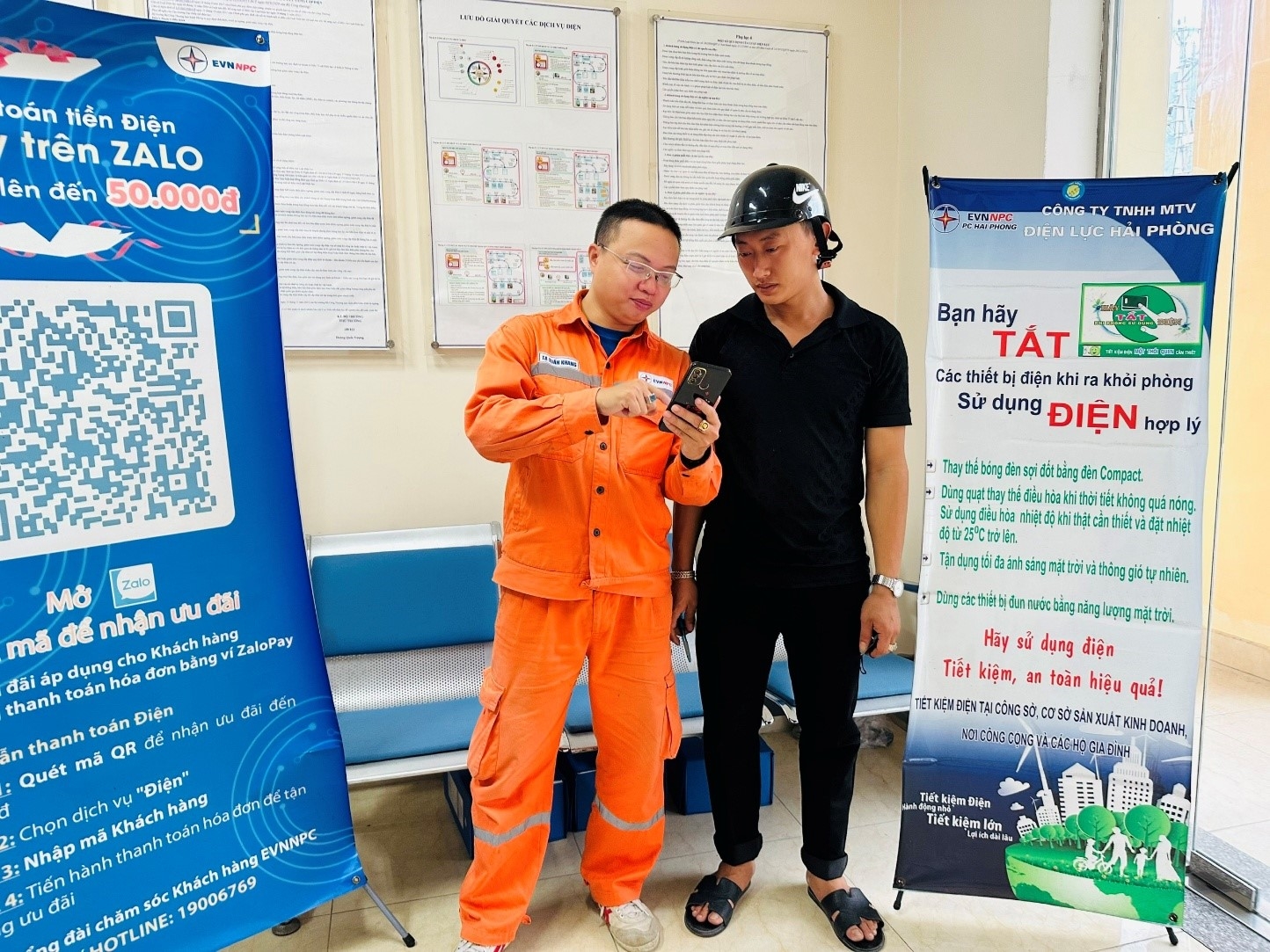 Đội QLĐLKV Cát Hải triển khai thí điểm ứng dụng chăm sóc khách hàng EVN ...