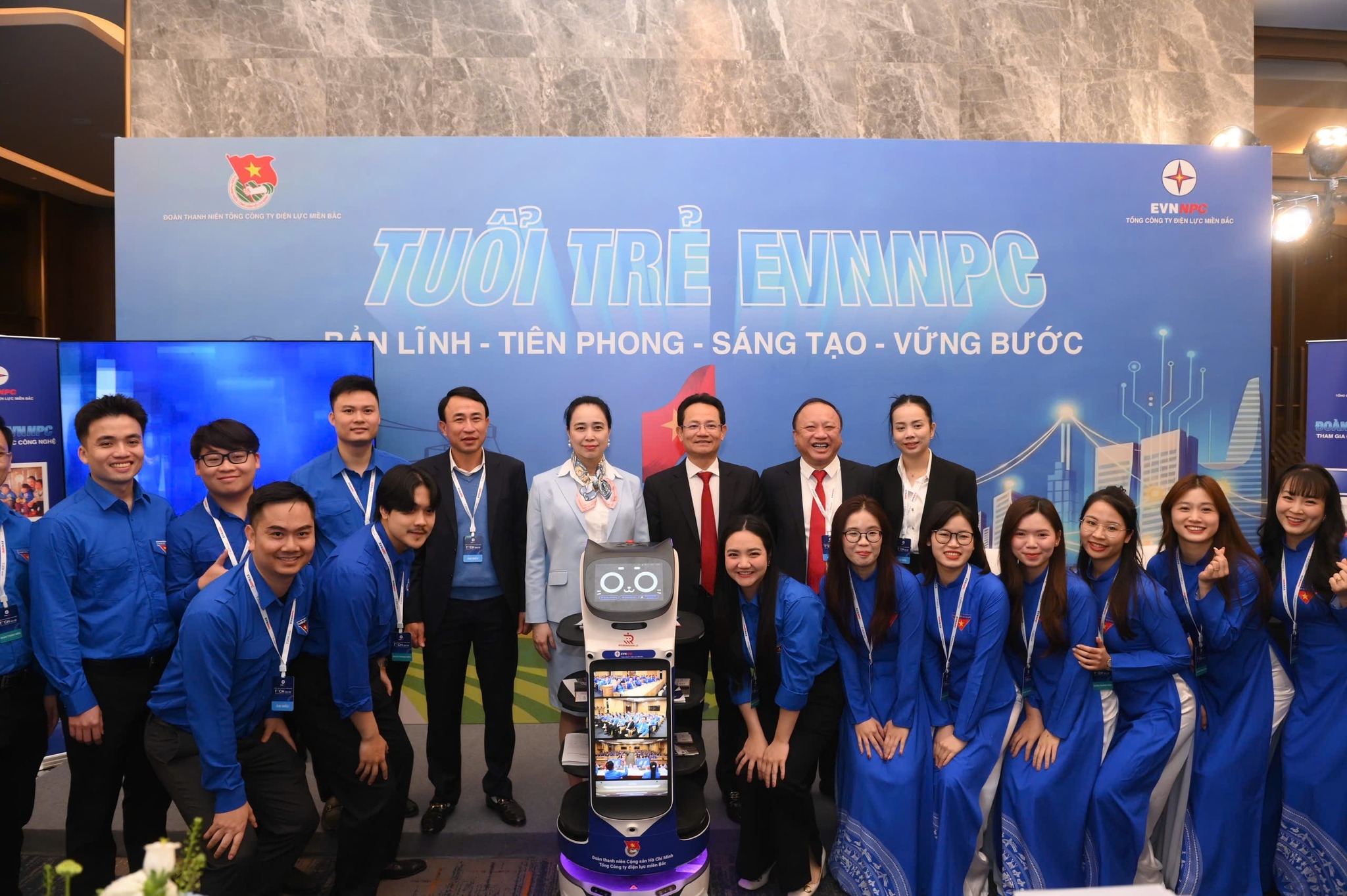 Sắc xanh tuổi trẻ EVNNPC: Tiên phong trong cuộc cách mạng công nghệ của ...
