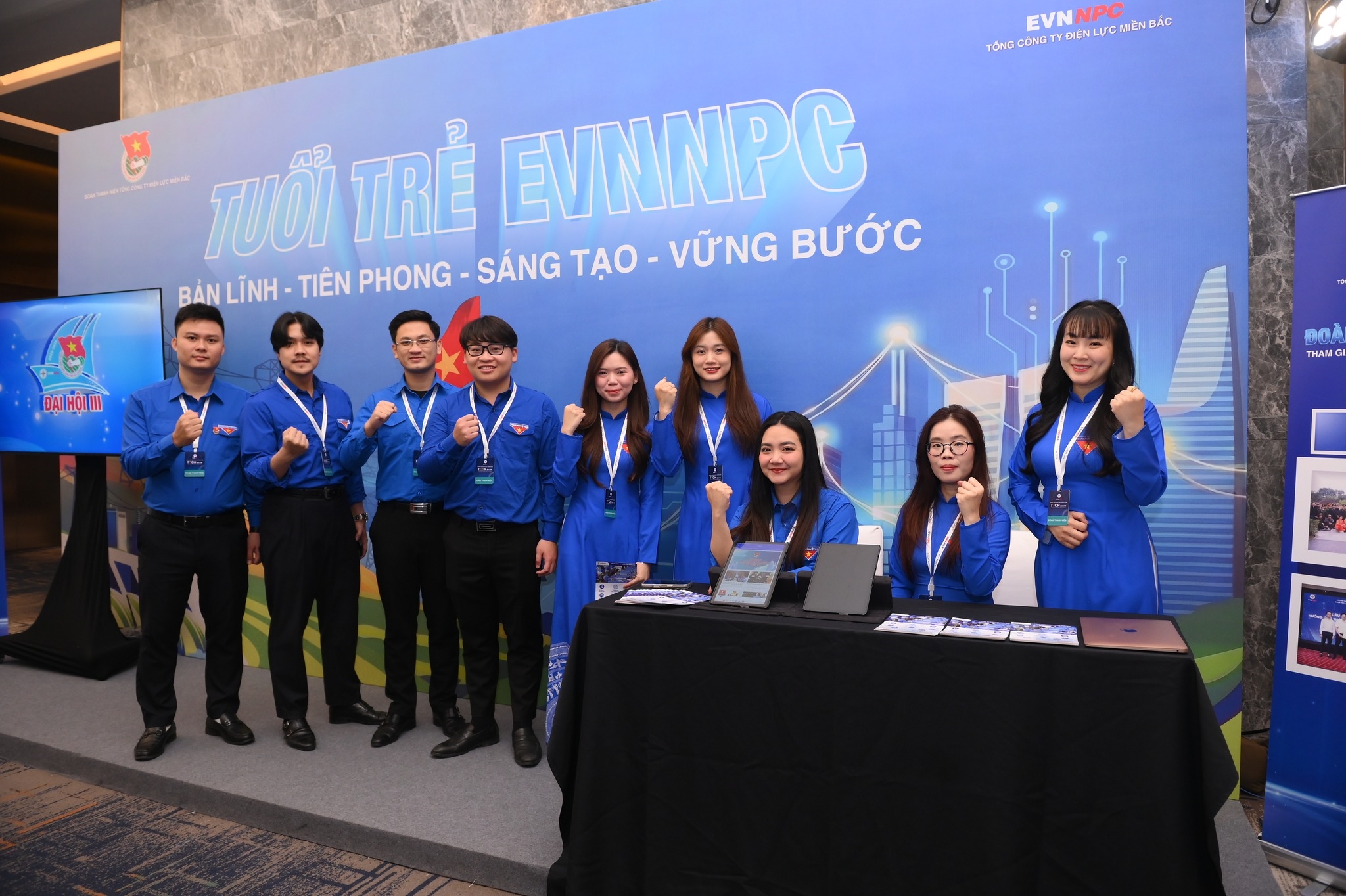 Sắc xanh tuổi trẻ EVNNPC: Tiên phong trong cuộc cách mạng công nghệ của ...